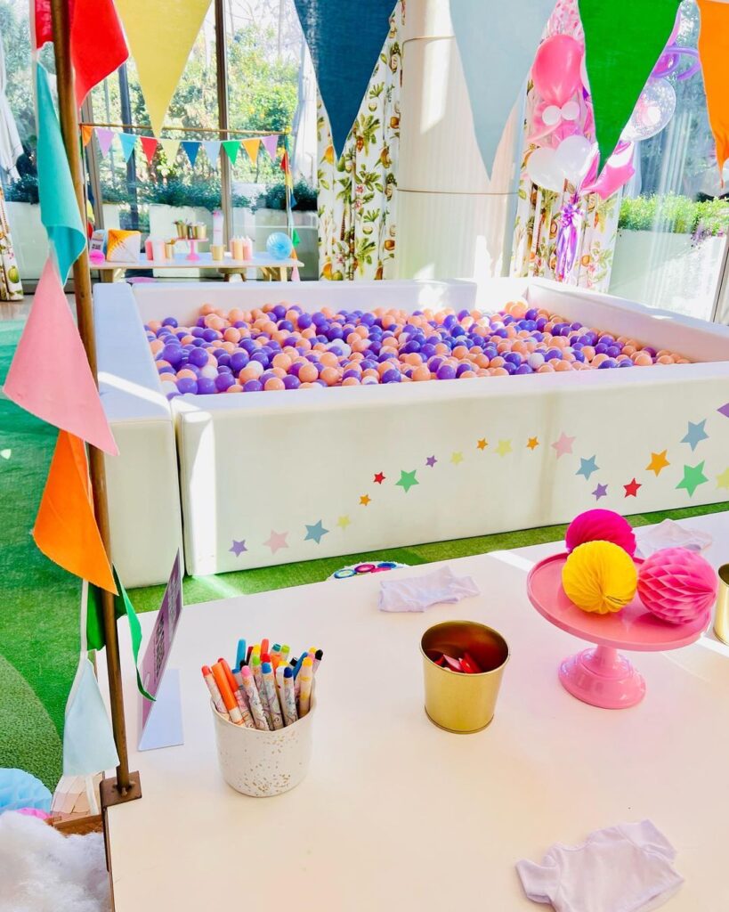 A La Carte Party Entertainment - Craft & Activation Stations - Send In ...